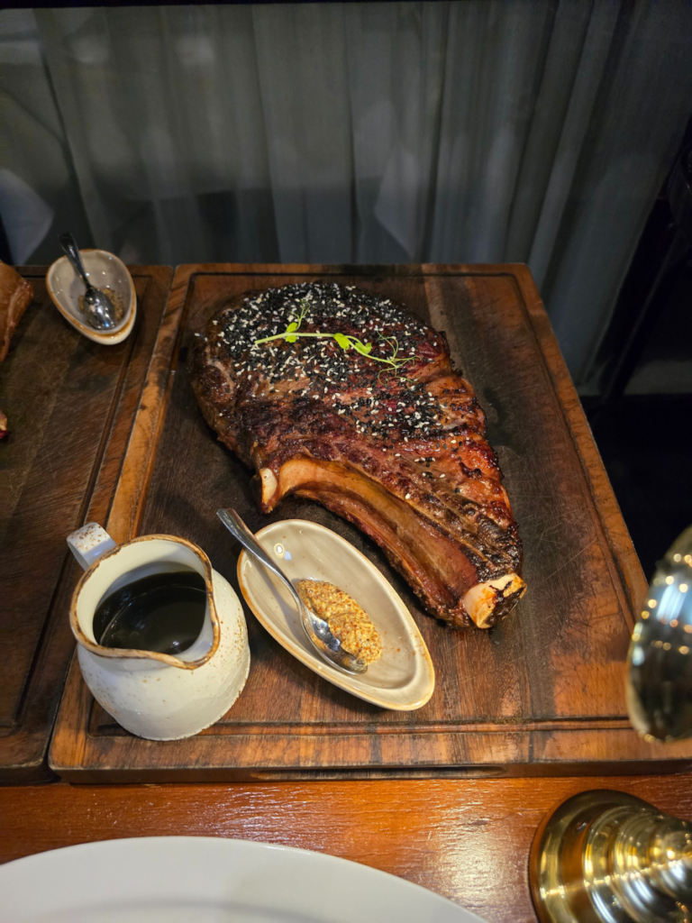 Indulge in Tender Tomahawk Steaks | Tomahawk Steakhouse