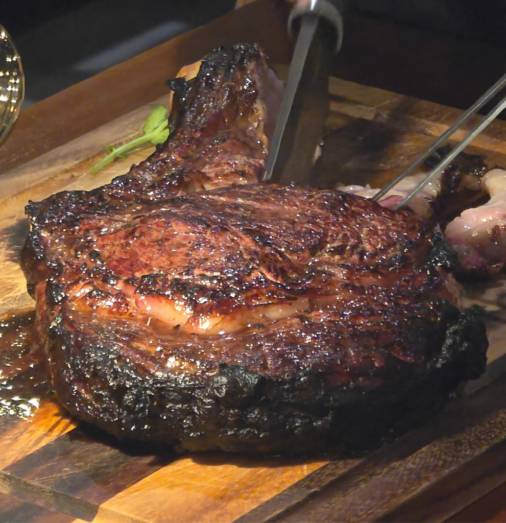 Indulge in Tender Tomahawk Steaks | Tomahawk Steakhouse